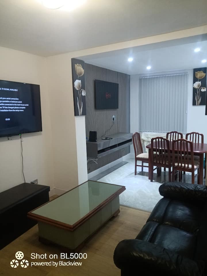 Lovely House For Family & Group - Coventry
