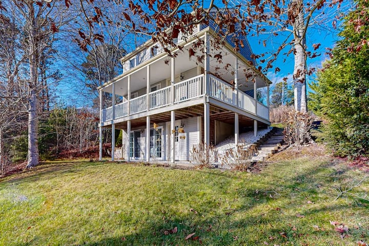 Spacious Home Close To Peters Pond Beach With Porc - Sandwich, MA