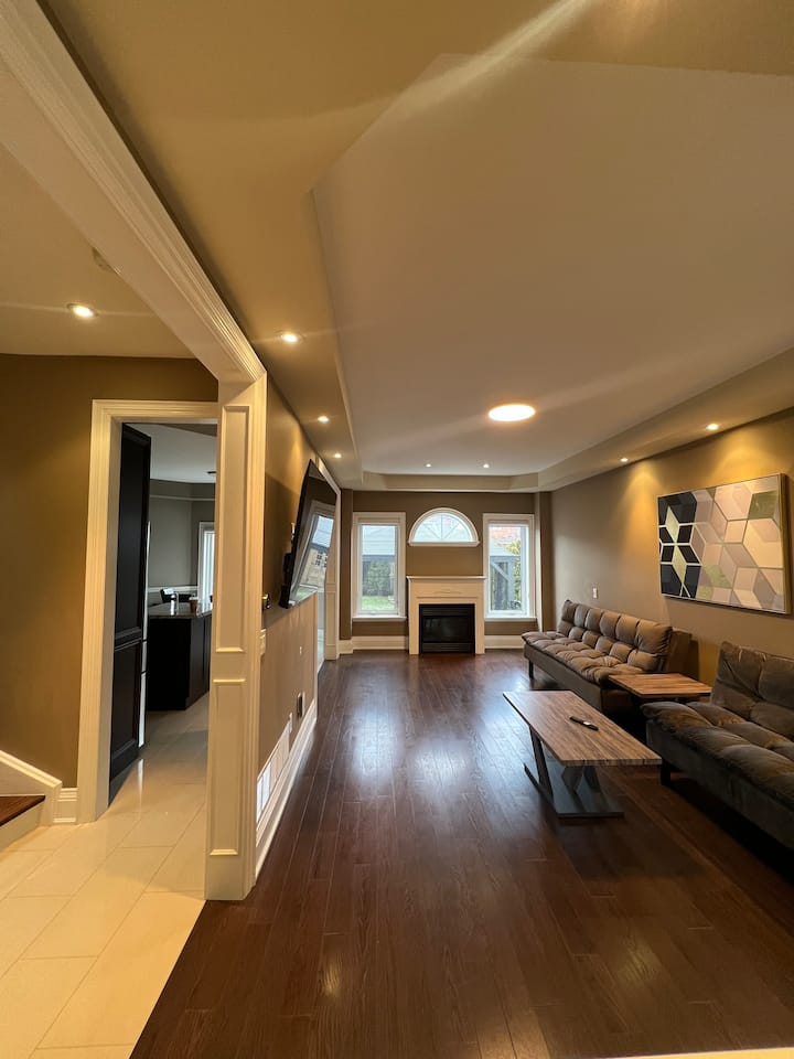 Luxury, Modern Home! Enjoy Mall And Wonderland! - Vaughan