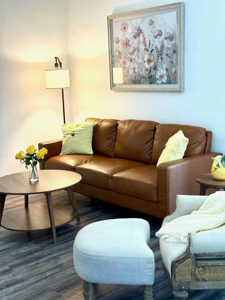 Spacious Place Palm Culver City - Culver City