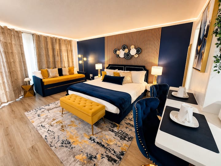 Luxury Lakeview Getaway 1 Mile Universal Studios - Orlando, FL