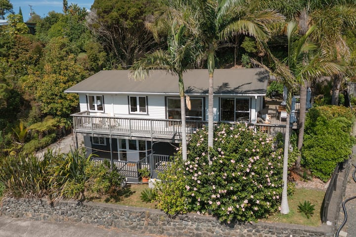 The Sunshine House!
2 Houses In 1! Sleeps 17 - ラッセル