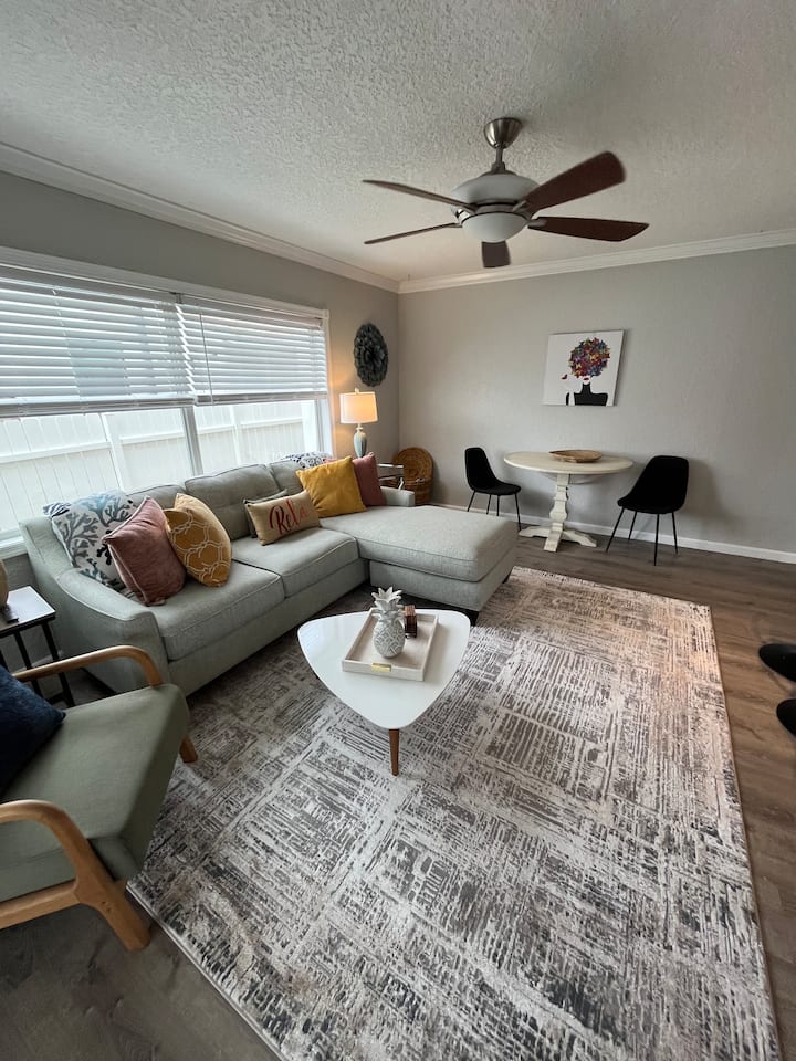 Beach Getaway, Firepit, Kayaks, 3 Min Walk / Beach - Cocoa Beach, FL