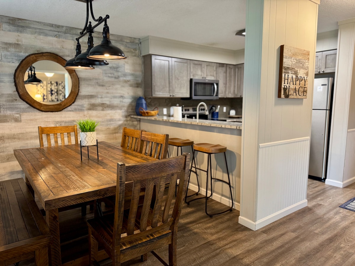 ¡NUEVO! Condominio 2/2 renovado con piscina cubierta y jacuzzi ...