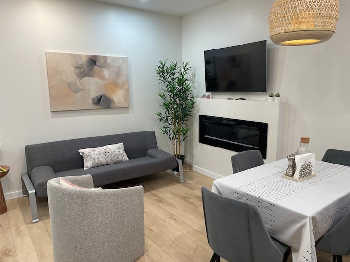 Enjoy Our Couzy Basement Suite. - Okotoks
