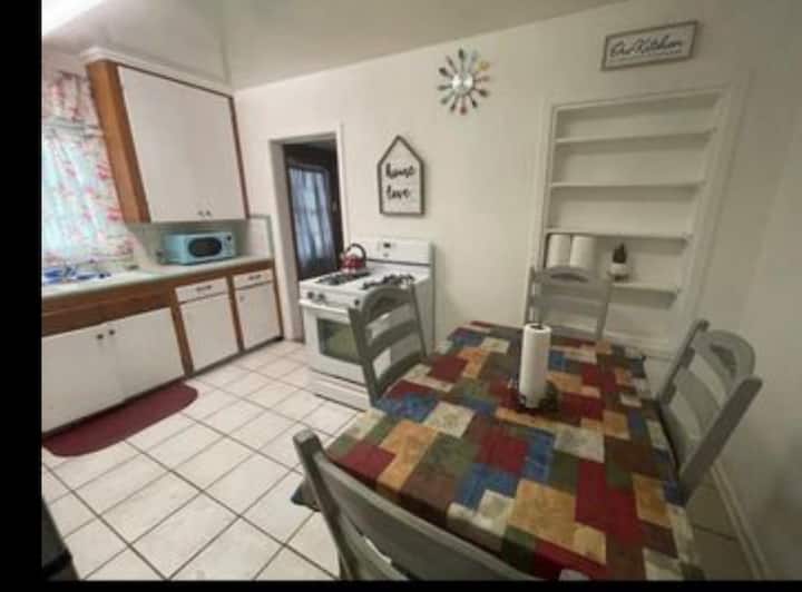 Vintage House In Gainesville - Gainesville, FL