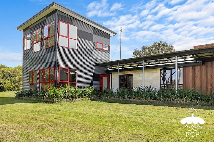 Farmhouse At The Gap - Waratah Bay