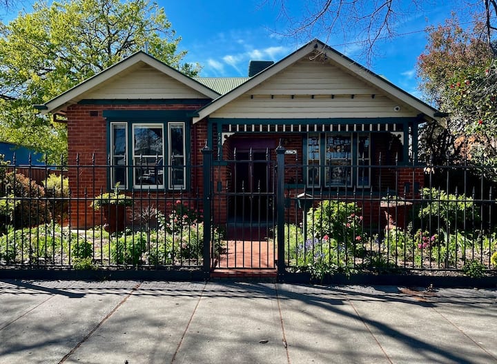 Executive Cottage:luxe 1930s Stay In The Heart Cbd - Albury