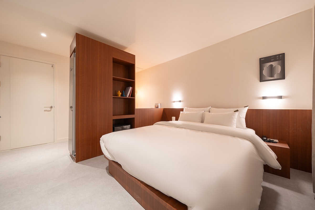 Monolith Hotel Walking Special (Room Random) - Hotels for Rent in ...