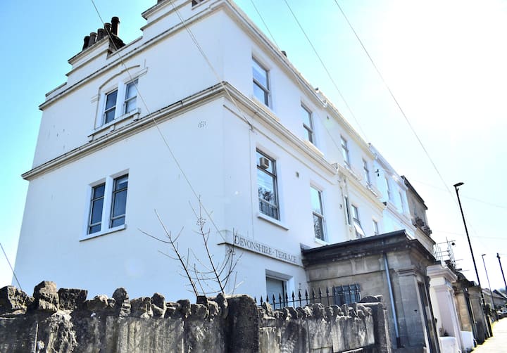 Georgian Townhouse • Free Parking • Great Views - Bath
