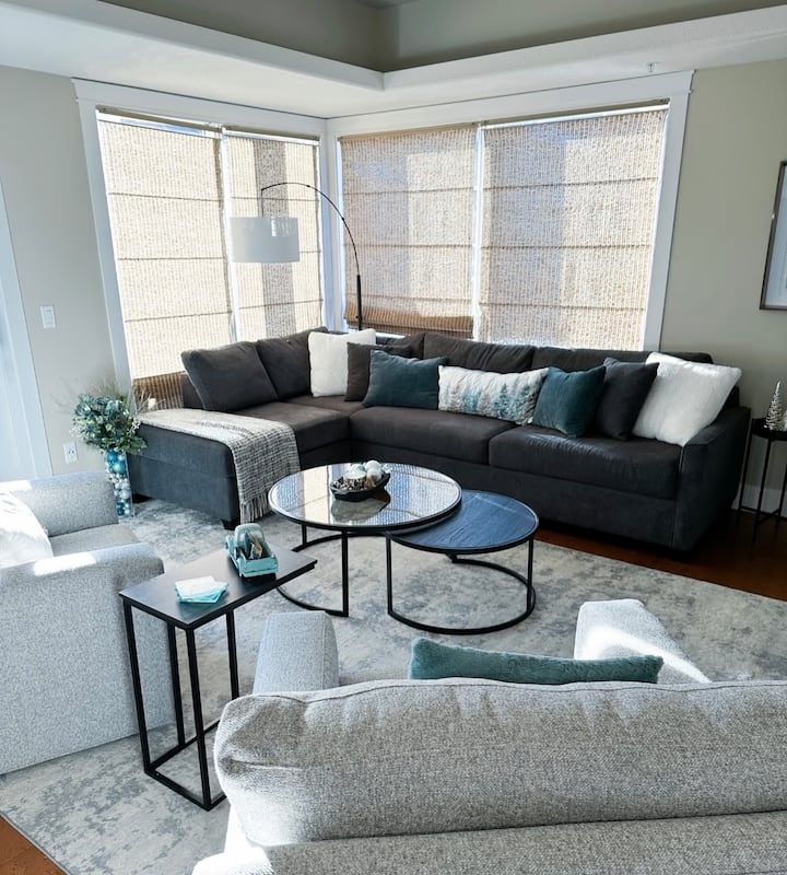 Luxury Condo W View, Pool/hot Tub, Pet Friendly - Canmore