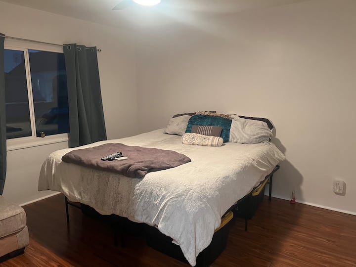 1 Block From The Beach - Bedroom - Long Beach, CA