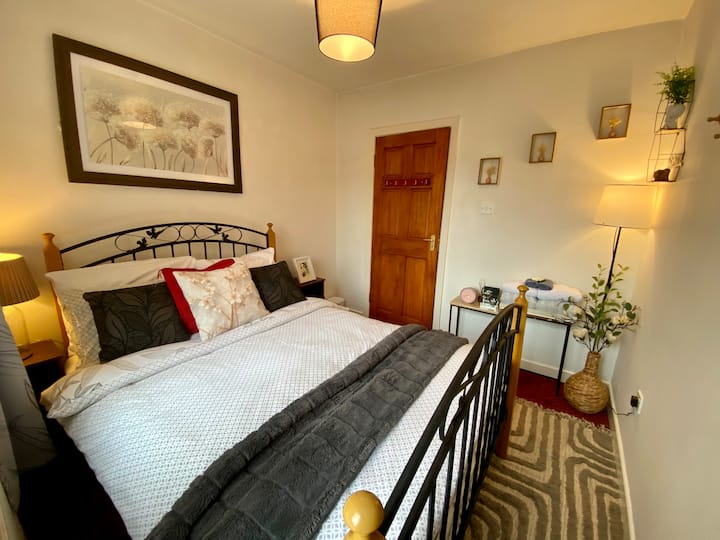 Cozy Private Double Bed - Letterkenny