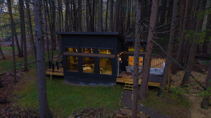 Riverfront Sauna! Hot Tub! Luxury Romantic Retreat - Maryland