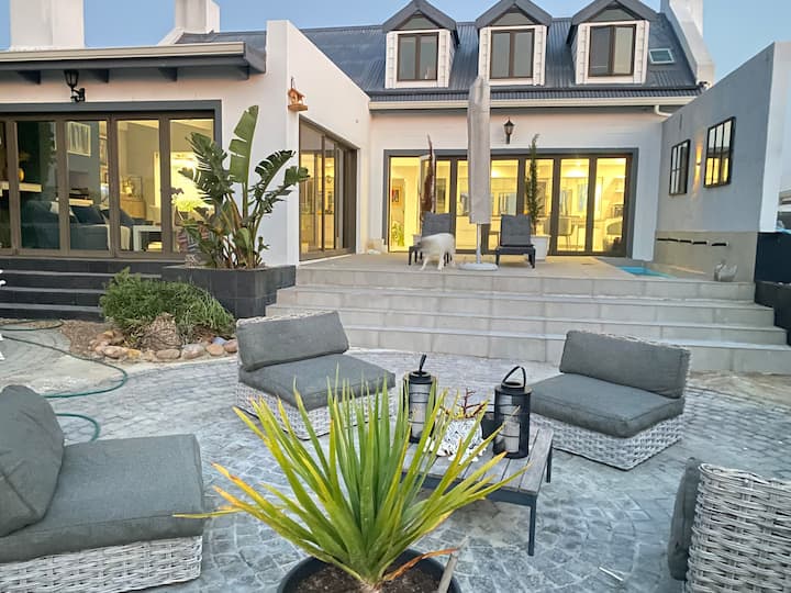 Villa Blau | Luxury Beachfront Villa - Grotto Bay