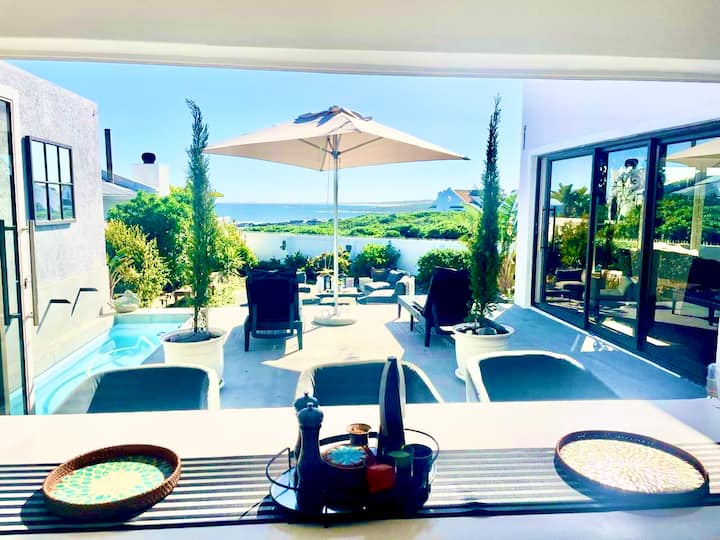 Villa Blau - Beachfront Beach House -Grotto Bay - Grotto Bay