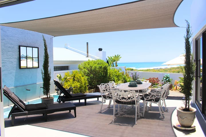 Villa Blau- Luxury
Beachfront Villa In Grotto Bay - Grotto Bay