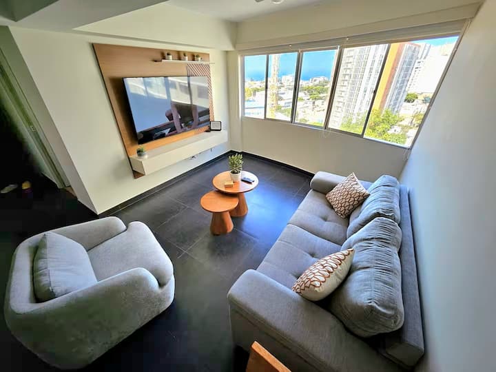 Stylish 2br/2ba Condo | 3 Beds + Free Parking - Peru