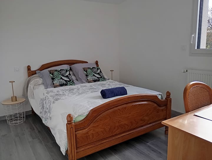 Chambre Avec Salle D'eau  Privée. Lit Double - Mayenne