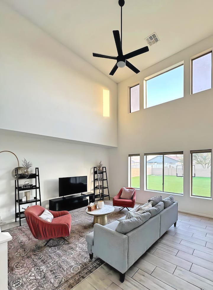 4br,2.5 Bath Phoenix Home Near Airport & Downtown! - Mystery Castle