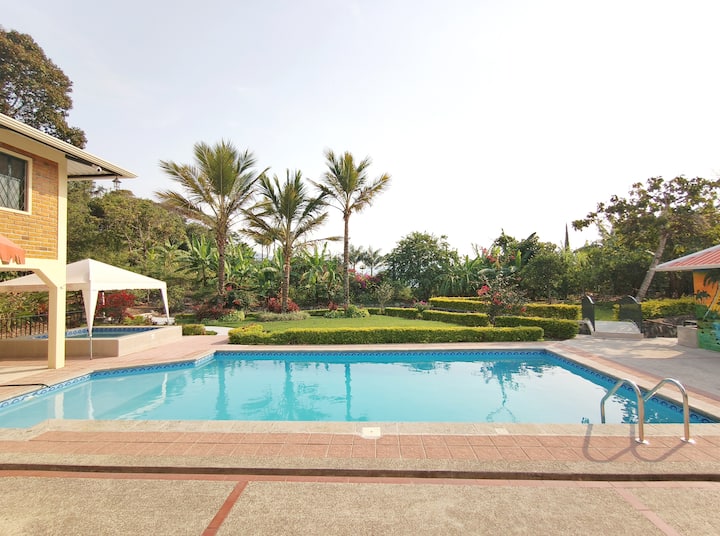 Villa Vacacional En El Valle De Yunguilla - Santa Isabel