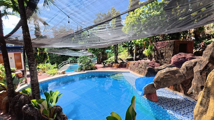 5 Br Mansion With Five Pools - Morong
