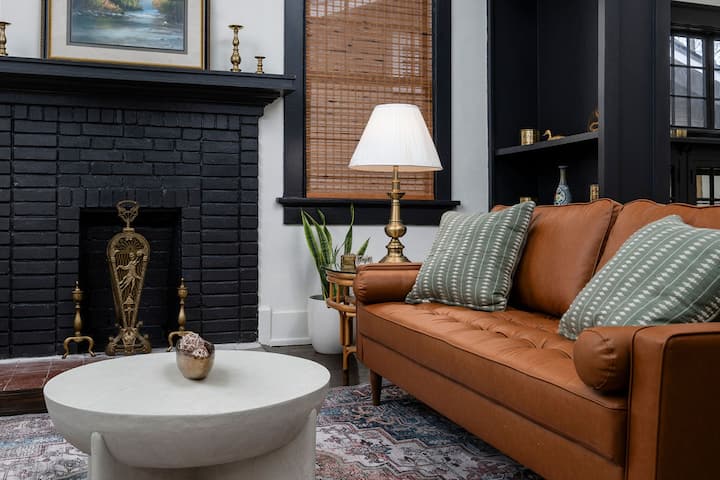 The Brass Bungalow - A Nostalgic Escape! - Birmingham, AL
