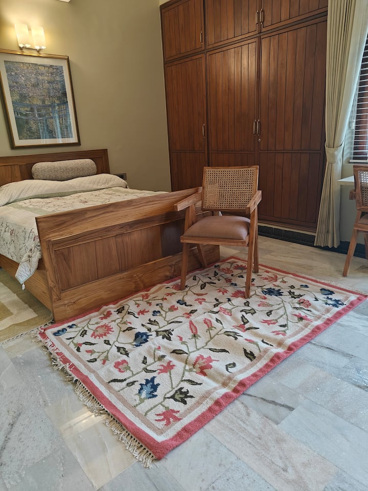 Annexe 3 - Room With A View - New Delhi