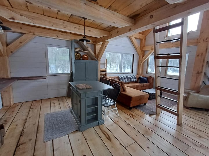 Timber Frame Cabin In The Woods - Pembroke
