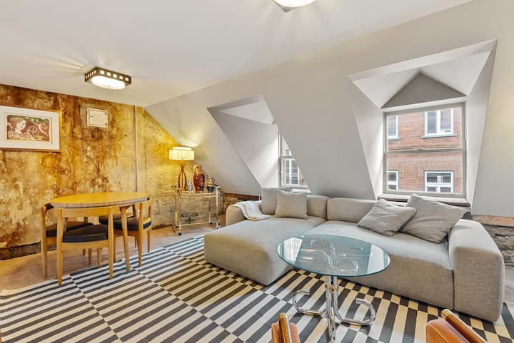 Unique Penthouse Loft On Iconic Street - Québec, QC