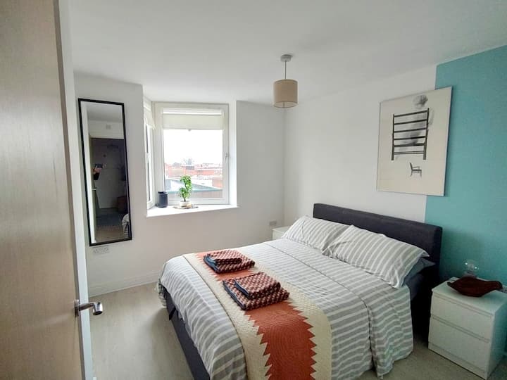 Modern City Centre Apartment - Aylesbury