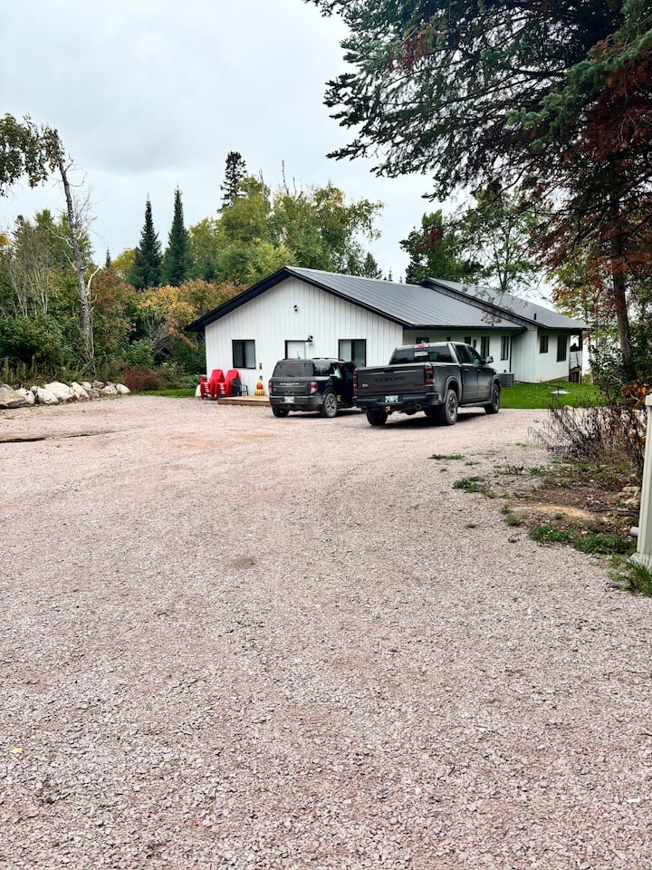 Lakefront 6 Bedroom Dream Cabin! - Manitoba