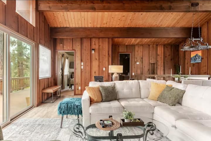 New! Luxury Private Room, Hot Tub, Tv, Queen Bed - Big Bear, CA