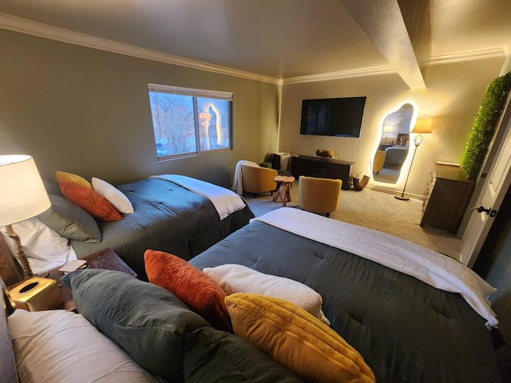 New! Double Queen Sherwood Forest Room - Big Bear, CA