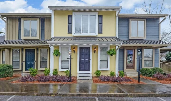 Off The Square Condo - Gainesville, GA