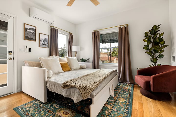 Quaint Studio In The Heart Of Silverlake (Bottom) - Los Ángeles, CA