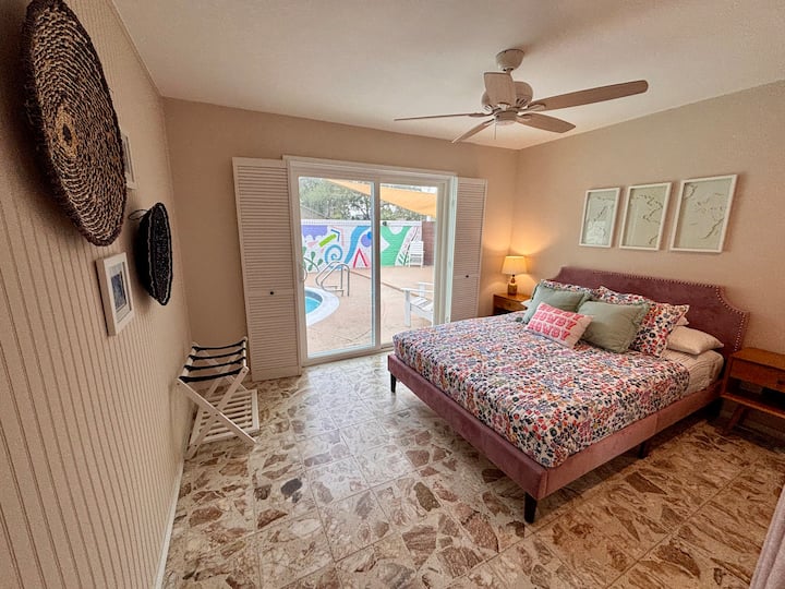 Colorful Room With Pool View! - Brownsville, TX