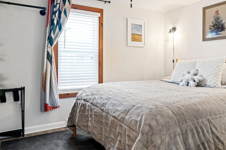 "The Huckleberry Inn" - Cozy Winter Getaway - Muskegon