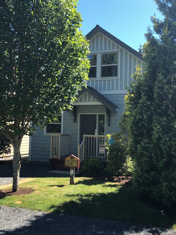 Quiet Peaceful Cottage 2bd 2bth + Pool & Hottub - Parksville