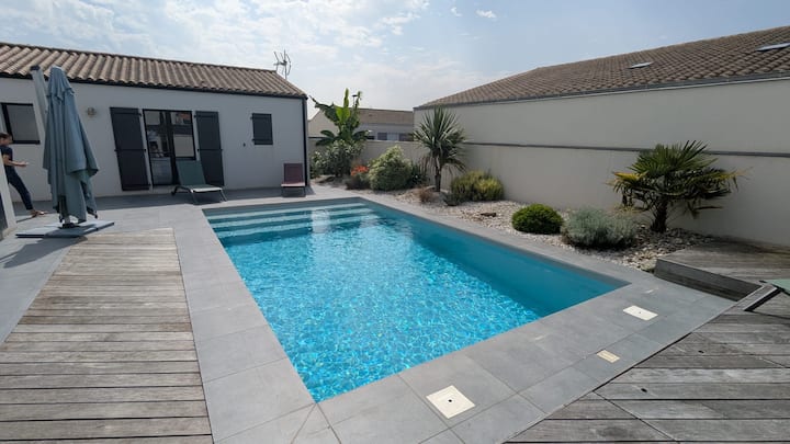 Jolie Maison Familiale, 3 Chambres, Piscine - Charron