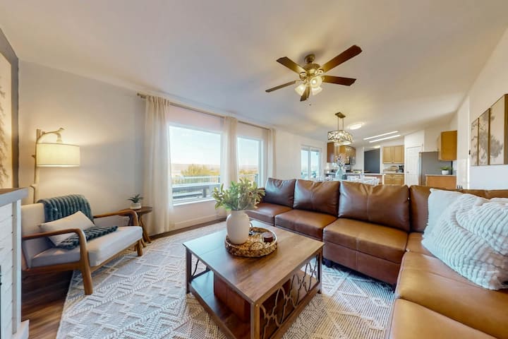 Spacious 7br Lakeview | Deck | W/d - Garden City, UT