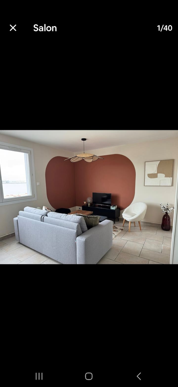 Reflet Du Port à Calais Plage - Plage de Calais