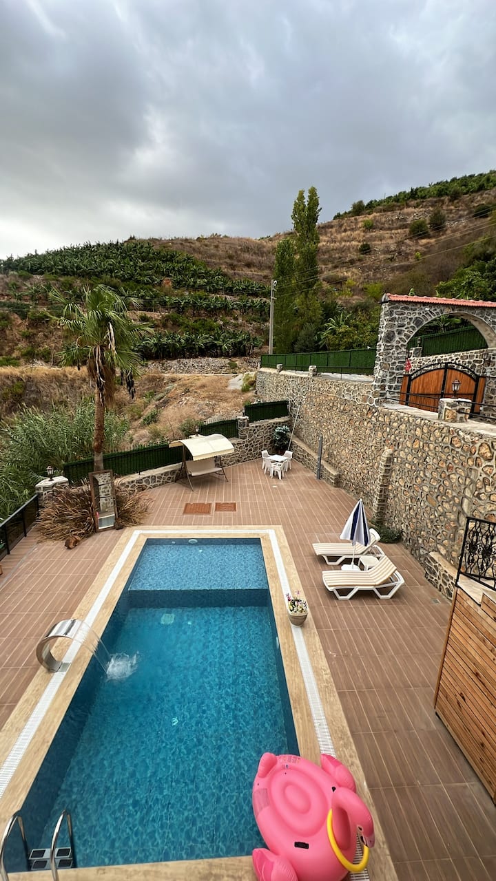 Alanya Taş Villa - Махмутлар