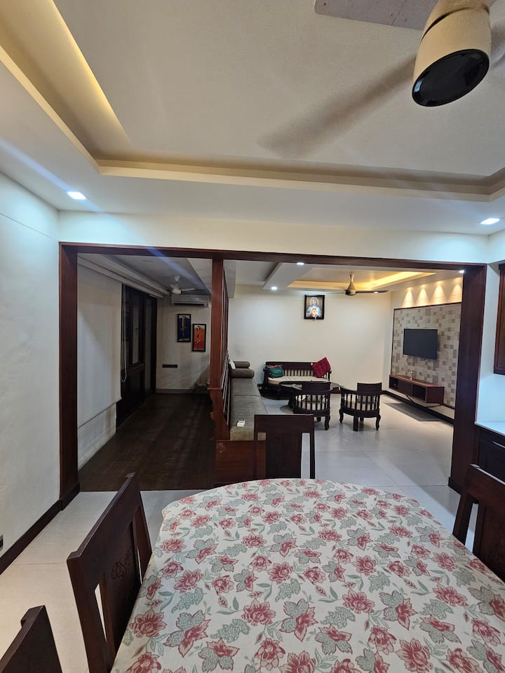 Spacious 3 Bedroom Apartment In City - Kochi