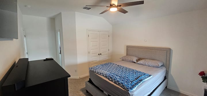 Private Room W/bathroom - Georgetown, TX