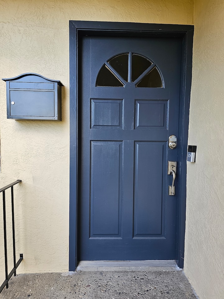 Cozy 3 Bedroom 2 Bathroom House - Hayward, CA