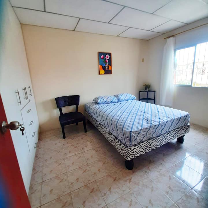 Casa En Manta A 15 Min De Playa. - Manta