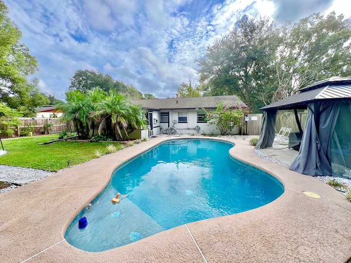 Tropical Oasis: Private Pool / Gazebo / Fire Pit - Jacksonville, FL