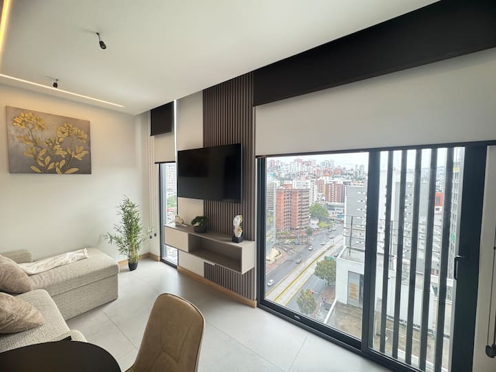Luxury Airbnb With City View, Pool, Gym - Quito
