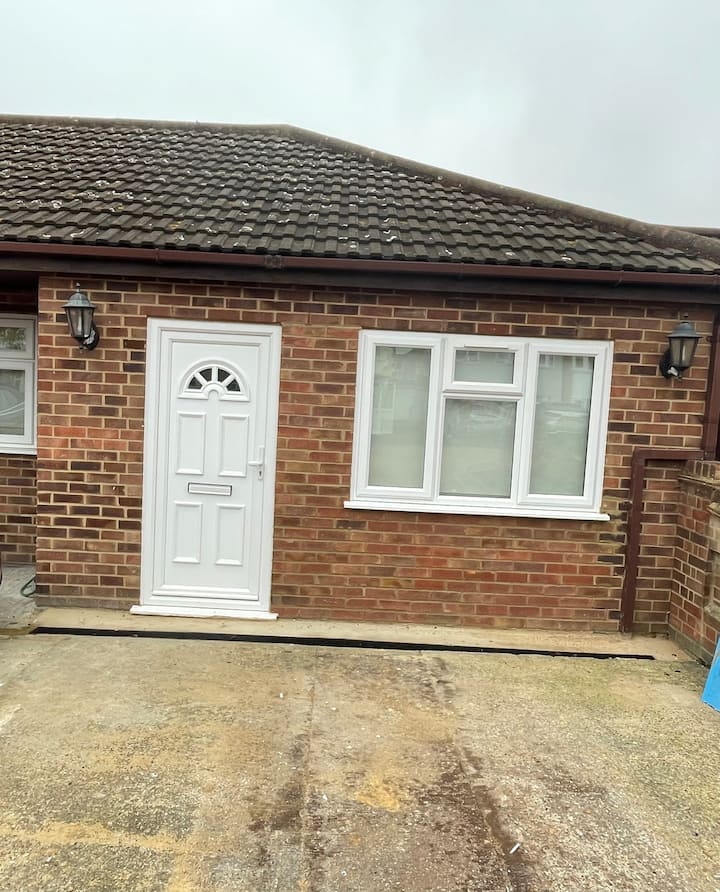 Beautifully Prepared Studio Apt - Romford